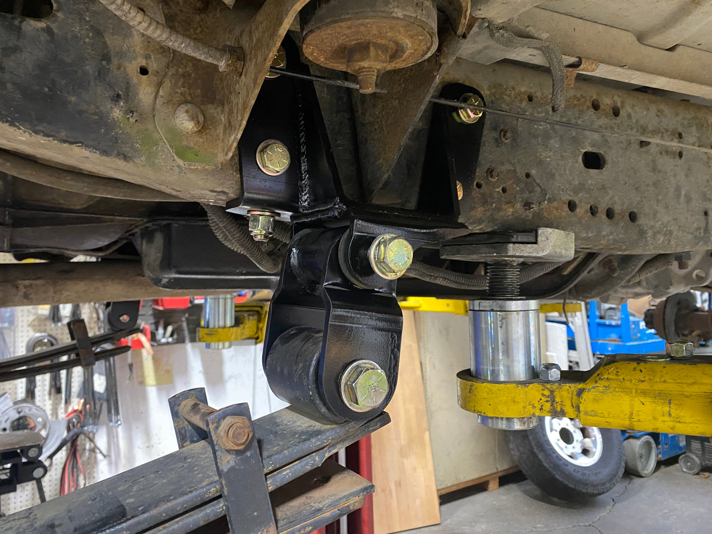 85-91 Ford F-250 / F-350 2" Front Shackle Reversal SUPER DUTY AXLE CON ...